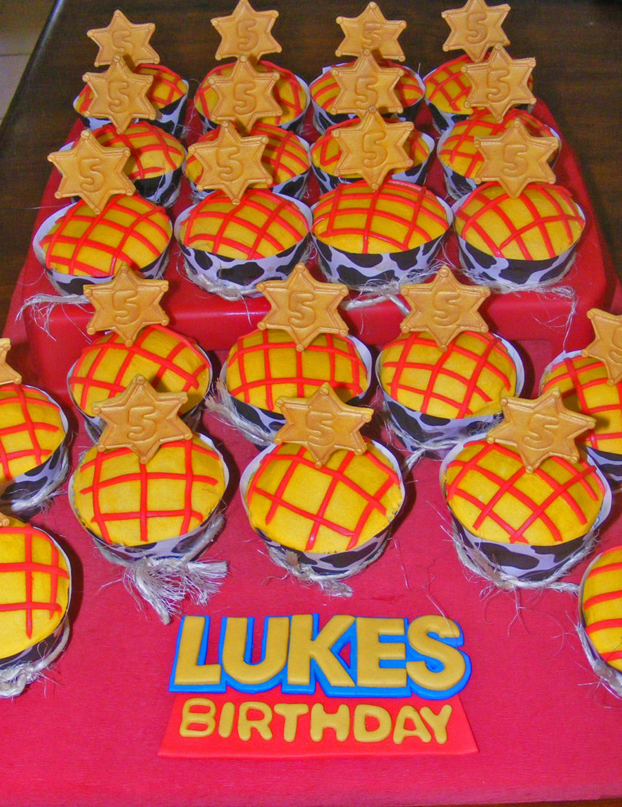 Woody - Toy Story Cupcakes - CakeCentral.com