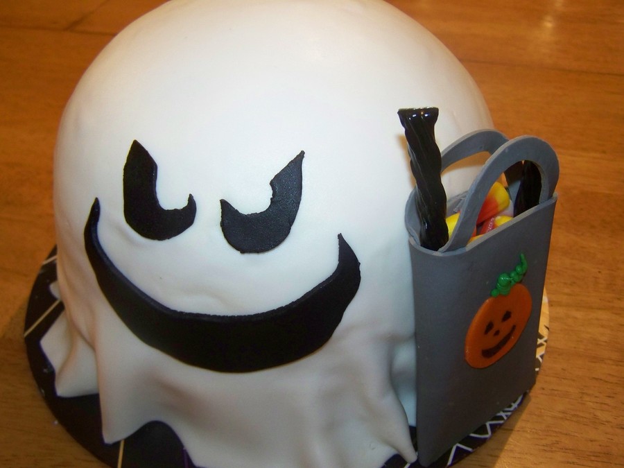 Ghost - CakeCentral.com