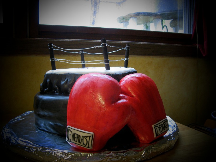 Everlast Boxing Glove And Ring Cake - CakeCentral.com