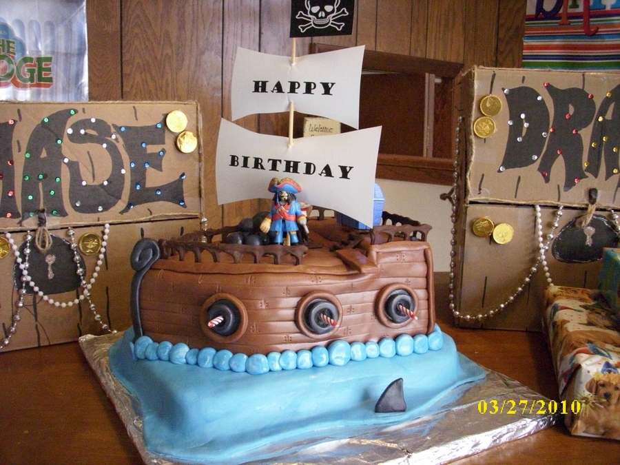 Pirate Ship - CakeCentral.com