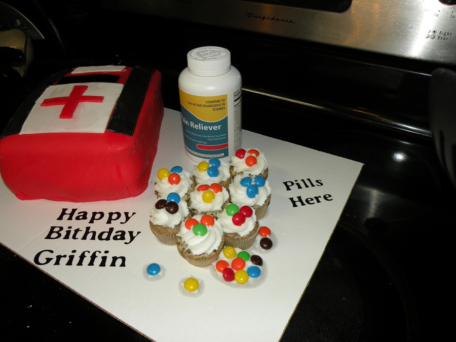 Left 4 Dead Health Pack And Pills Bottle - CakeCentral.com