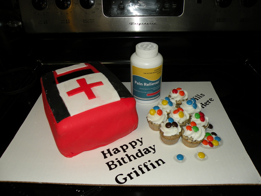 Left 4 Dead Health Pack And Pills Bottle - CakeCentral.com