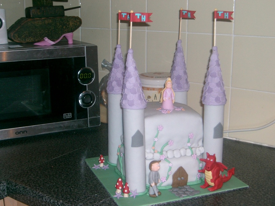 Medieval Castle - CakeCentral.com