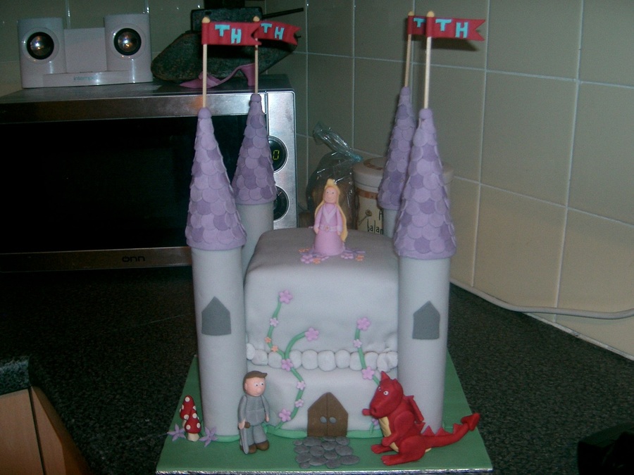 Medieval Castle - CakeCentral.com