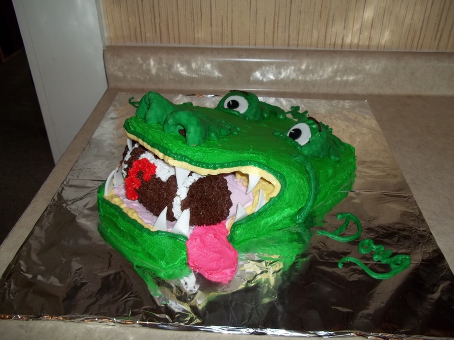 Doug's Gator Cake - CakeCentral.com