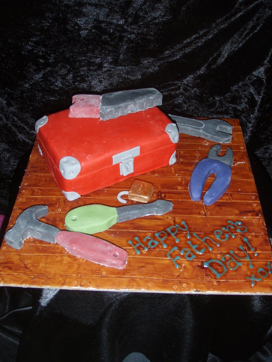 Toolbox Cake - CakeCentral.com