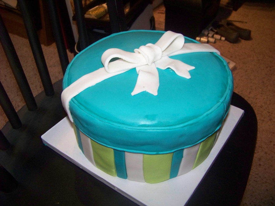 Hat Box Cake - CakeCentral.com