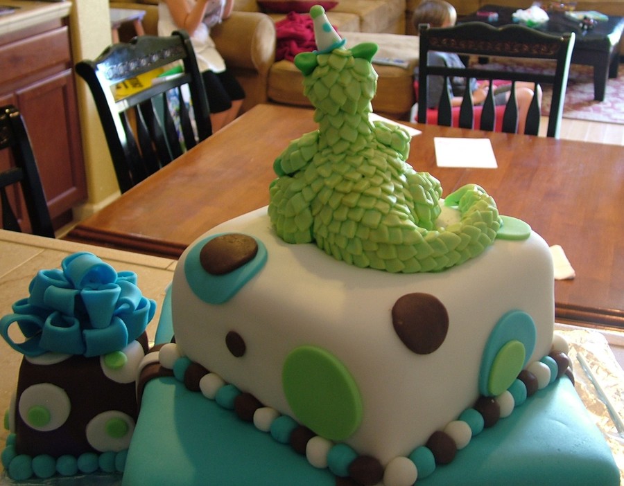 Dragon On A Stack Of Presents - CakeCentral.com
