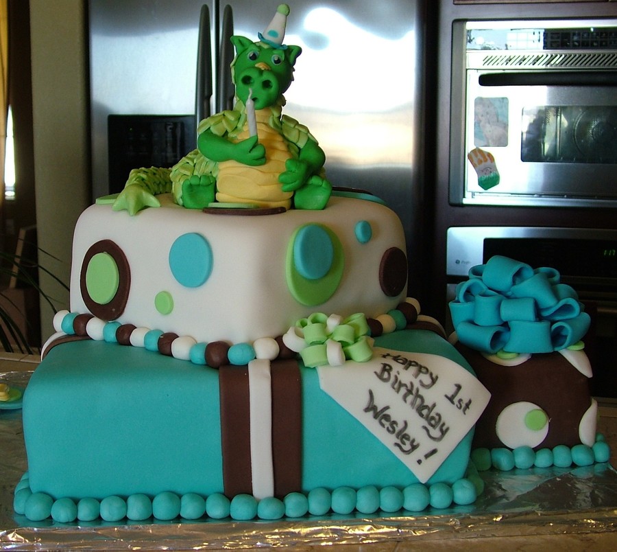 Dragon On A Stack Of Presents - CakeCentral.com