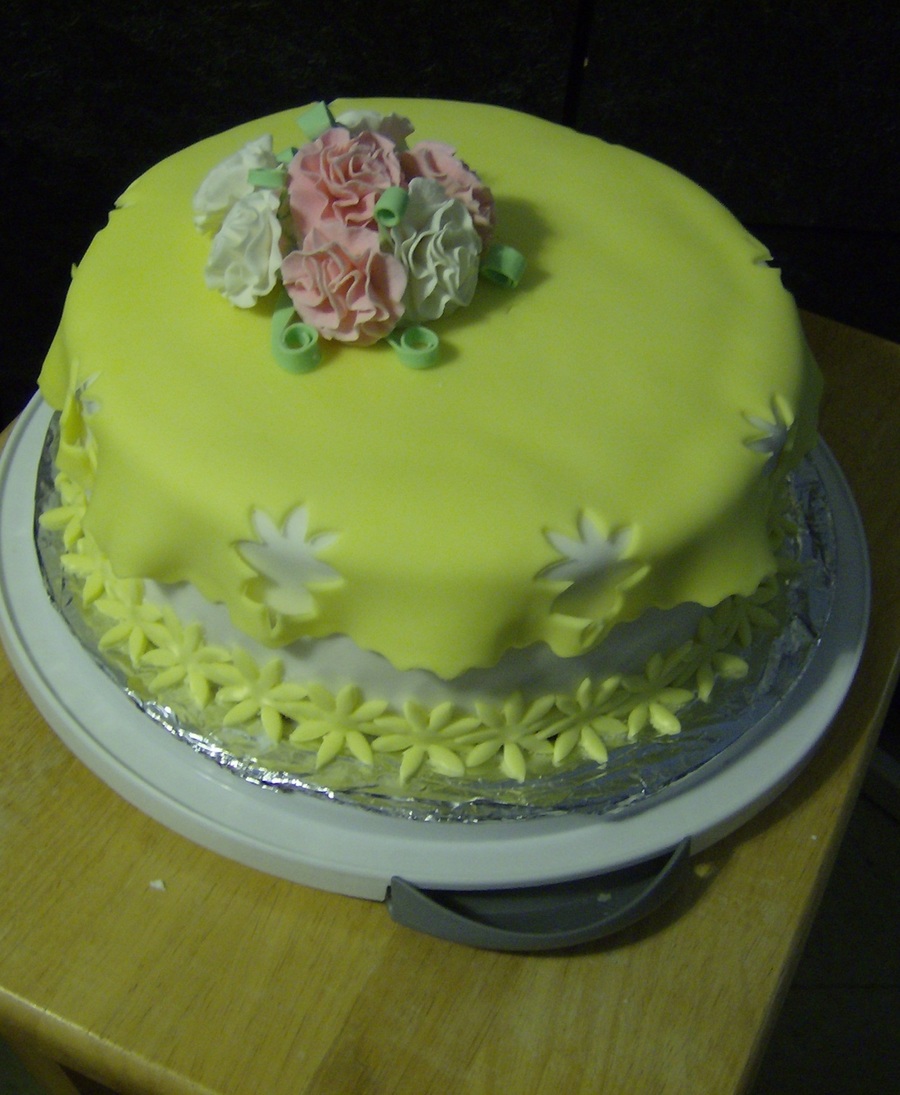 Wilton Tablecoth Fondant Class Cake - CakeCentral.com