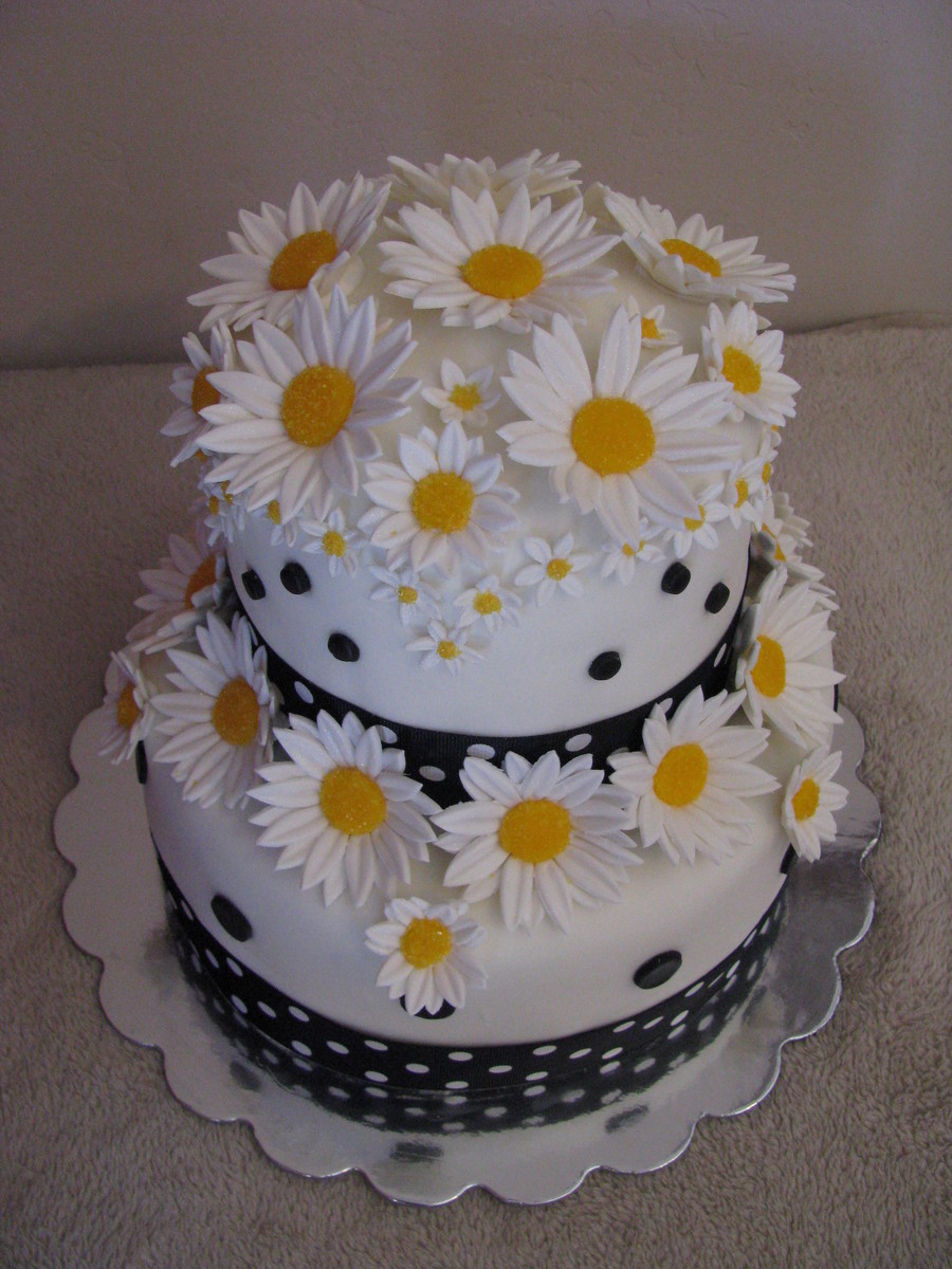 Daisy Cake - CakeCentral.com