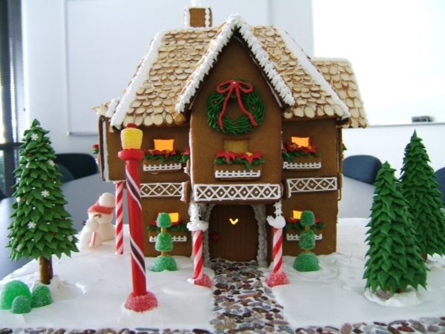 Gingerbread Cottage - CakeCentral.com