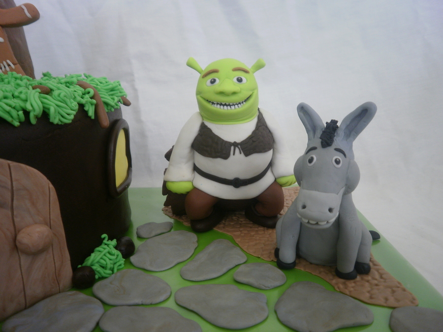 Shreks Swamp House Cake - CakeCentral.com