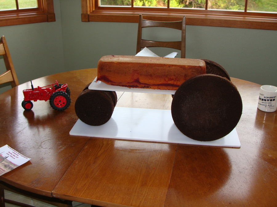 3-D Ih Tractor Cake - CakeCentral.com