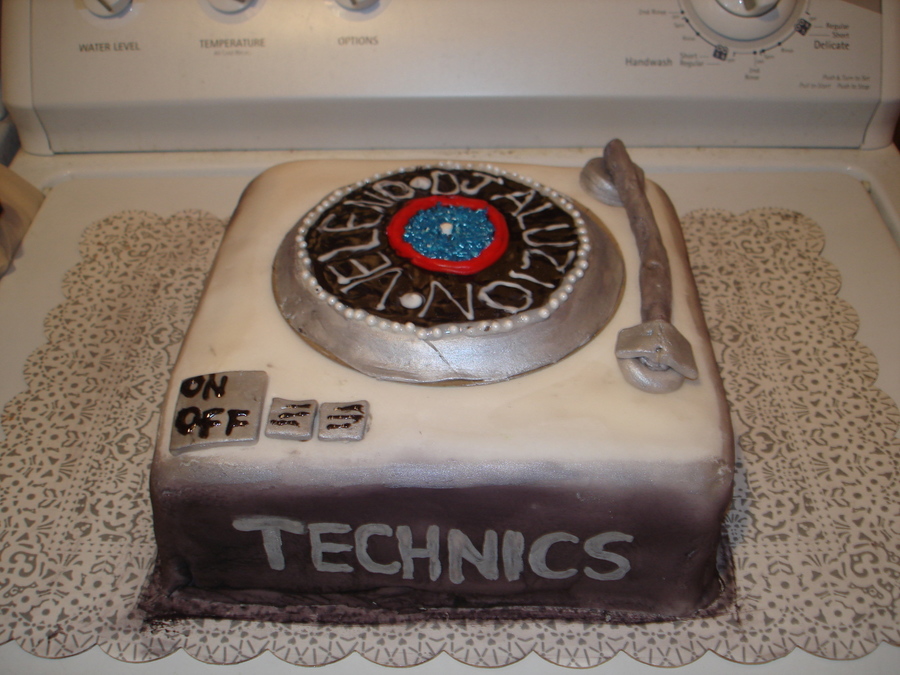 Technics Turntable Cake - CakeCentral.com