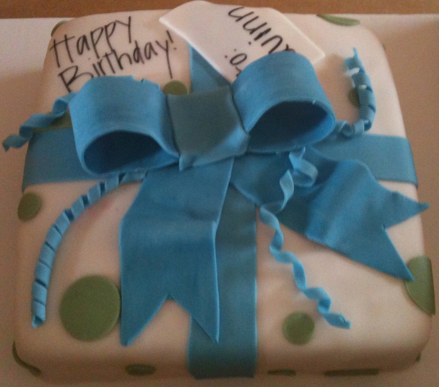 Present Cake - CakeCentral.com