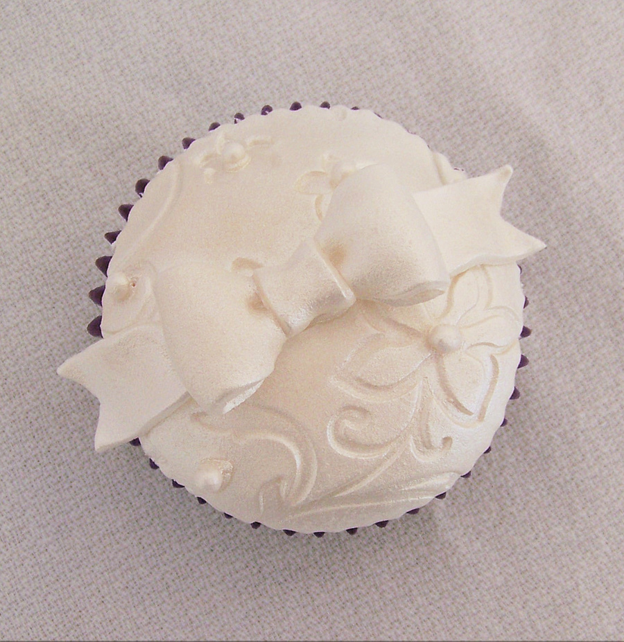 Bow Cupcake - CakeCentral.com