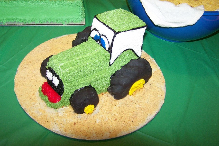 Tractor Cake - CakeCentral.com