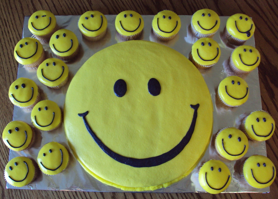 Smiley Face Cake - CakeCentral.com