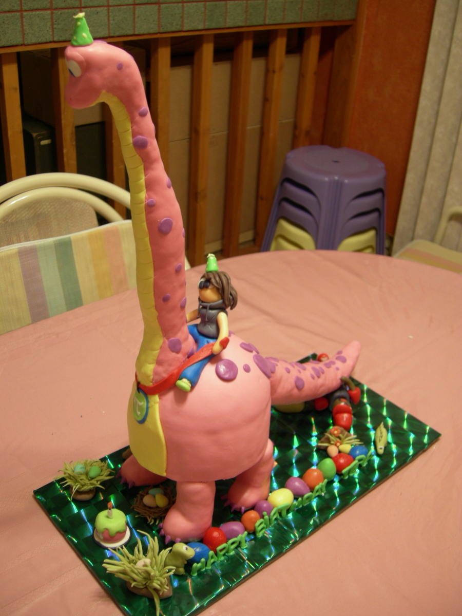 Brachiosaurus Cake - CakeCentral.com