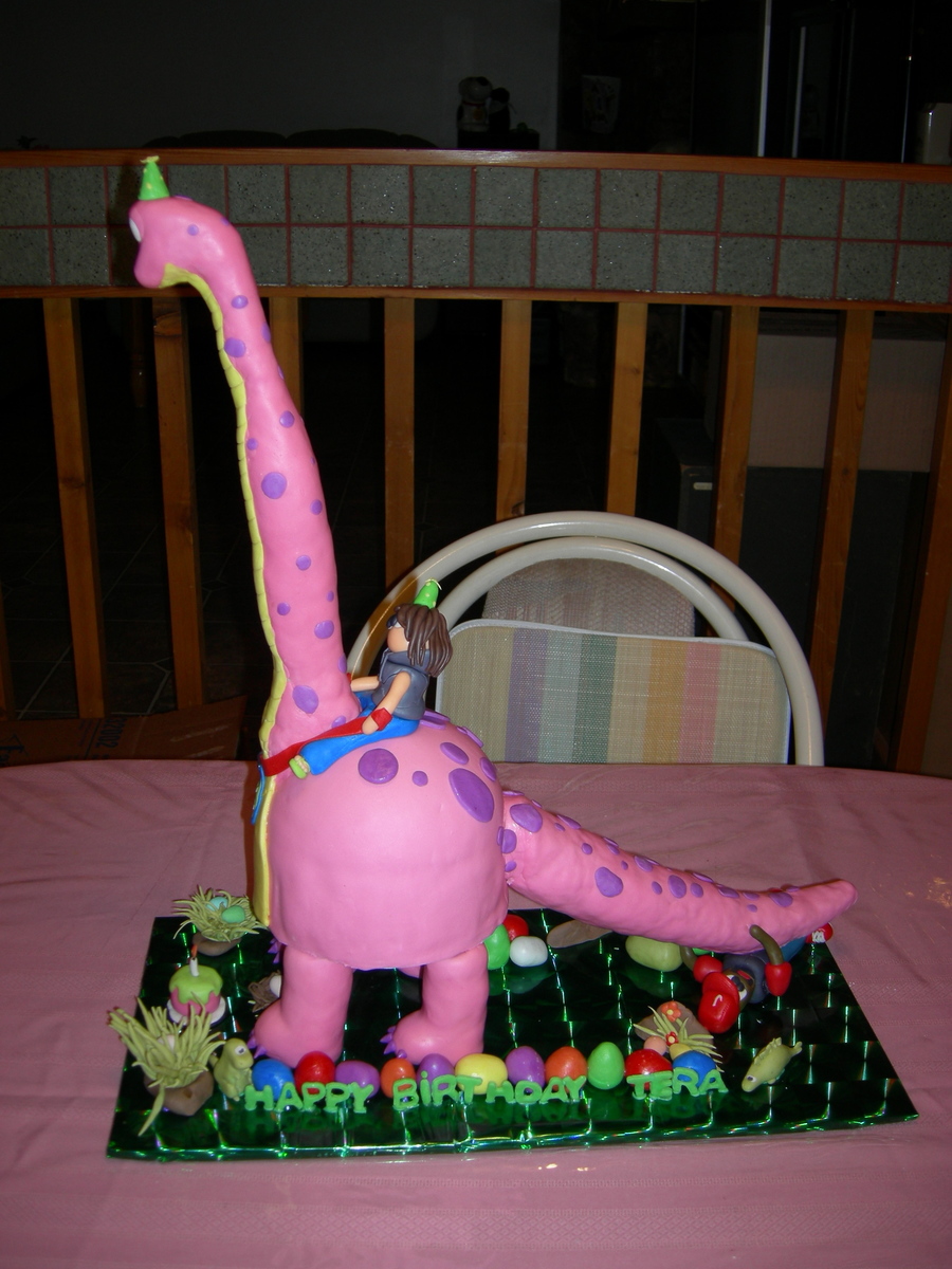 Brachiosaurus Cake - CakeCentral.com