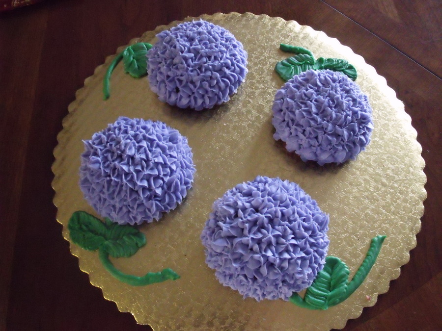 Hydrangea Cupcakes - CakeCentral.com