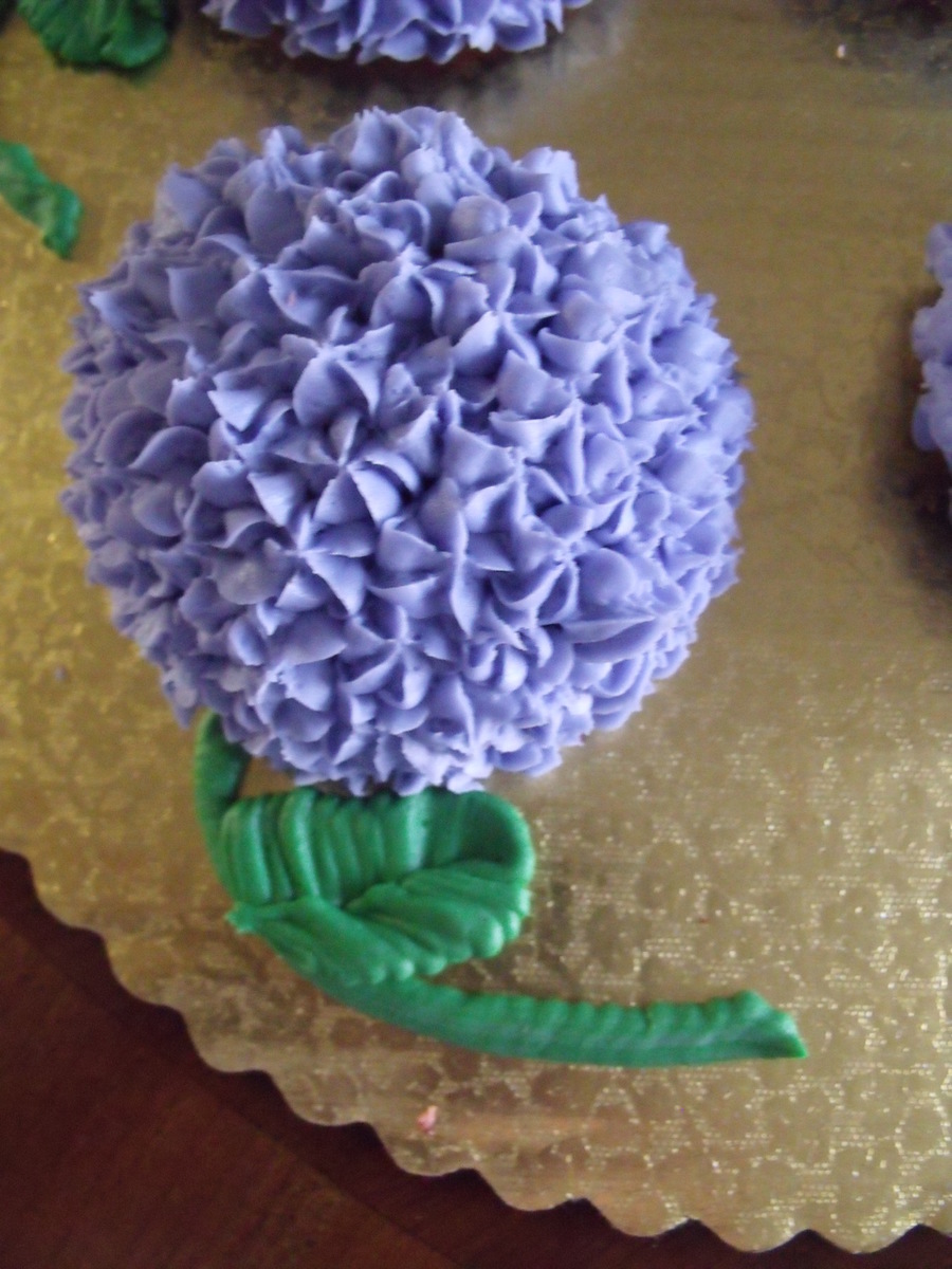 Hydrangea Cupcakes - CakeCentral.com
