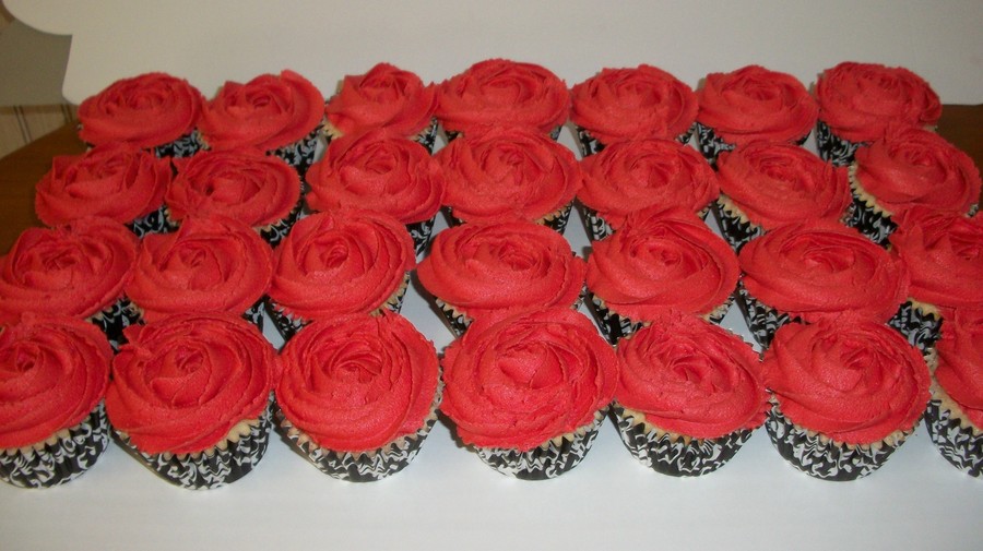 Red Rose Cupcakes - CakeCentral.com