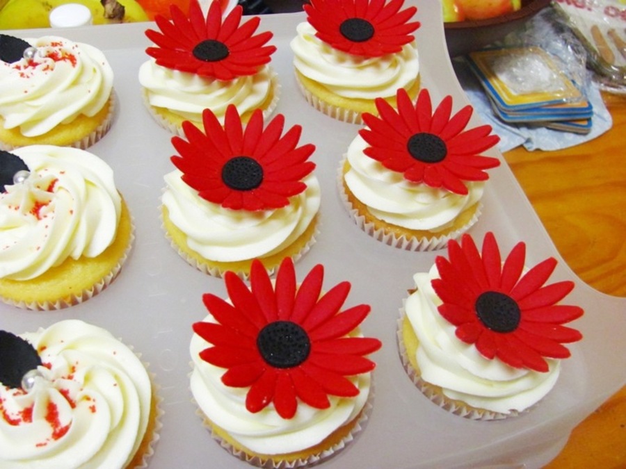 Gerbera Cupcakes - CakeCentral.com