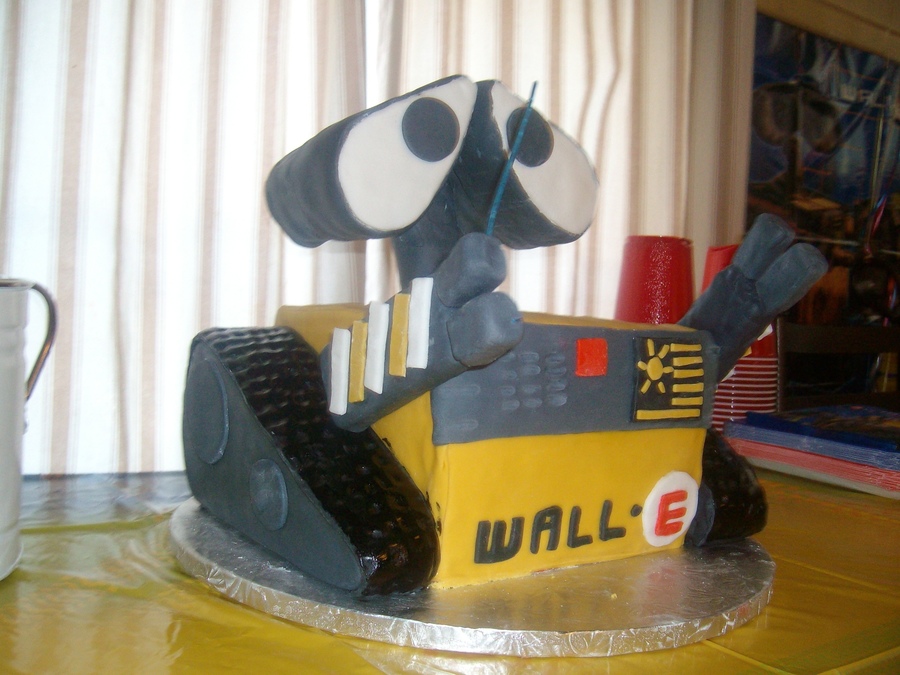 Wall-E - CakeCentral.com
