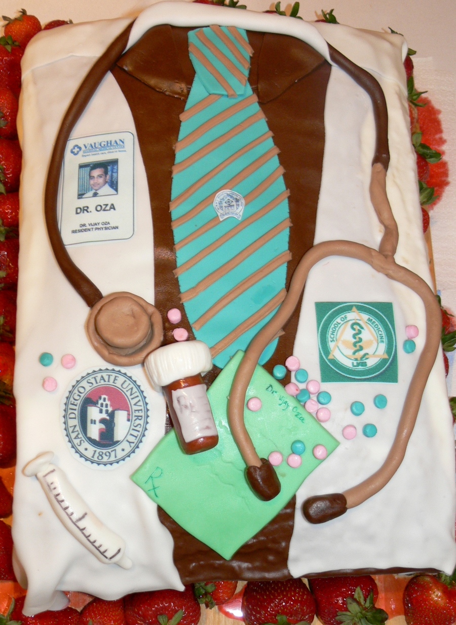 The Chief Resident Doctor's Graduation Cake - CakeCentral.com