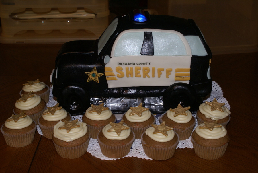 Police Car And Sheriff Badge Cupcakes - CakeCentral.com