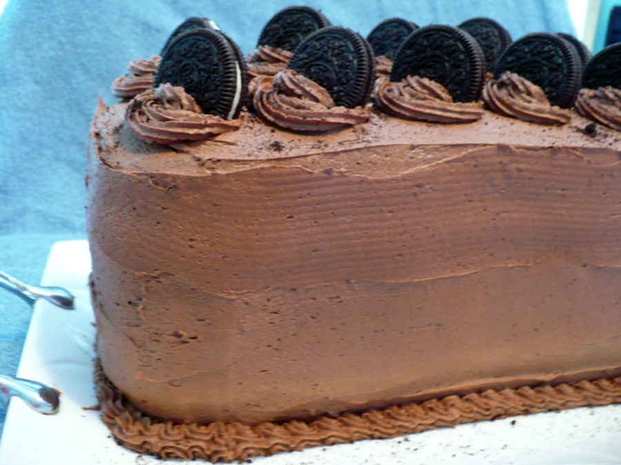Chocolat Oreo Log Cake - CakeCentral.com
