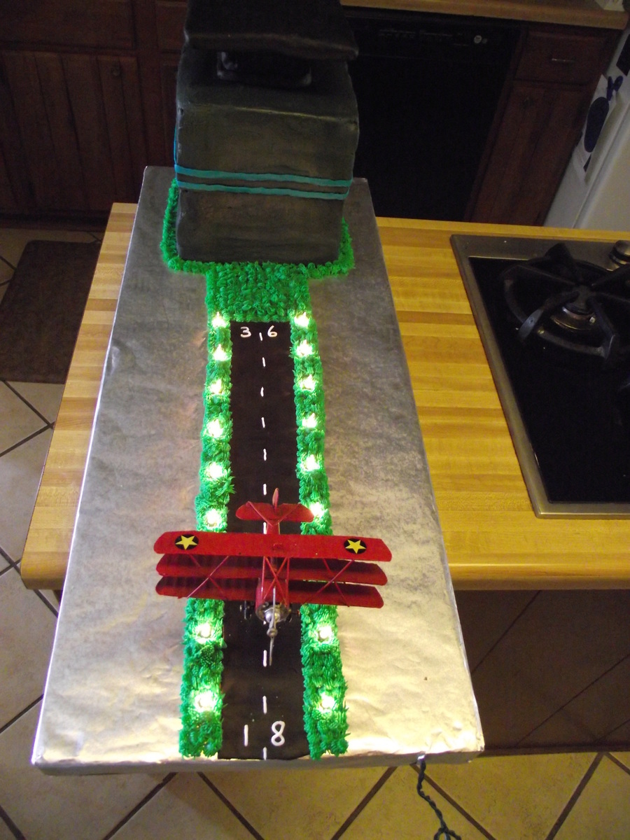 Airport Cake - CakeCentral.com