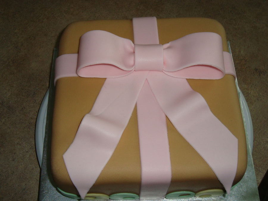Present Cake - CakeCentral.com