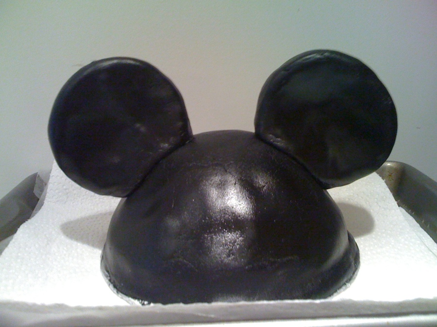 Mickey Ears Cake - CakeCentral.com