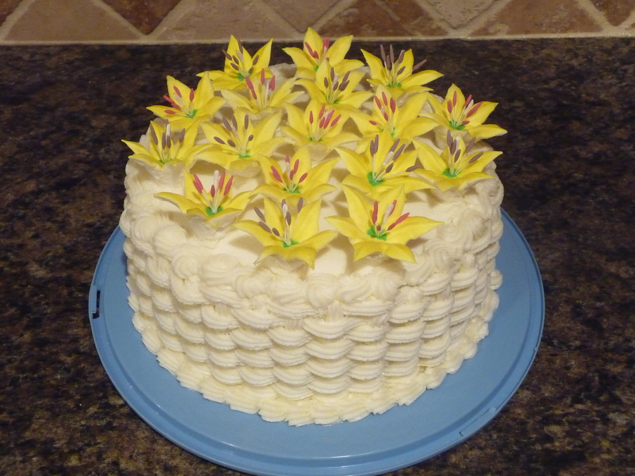 Yellow Lily Cake - CakeCentral.com