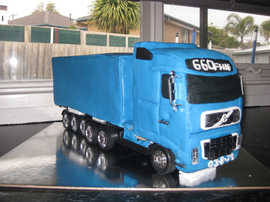 Volvo Fh16 Truck - CakeCentral.com