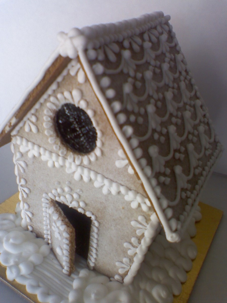 White And Frosty Gingerbread House - CakeCentral.com