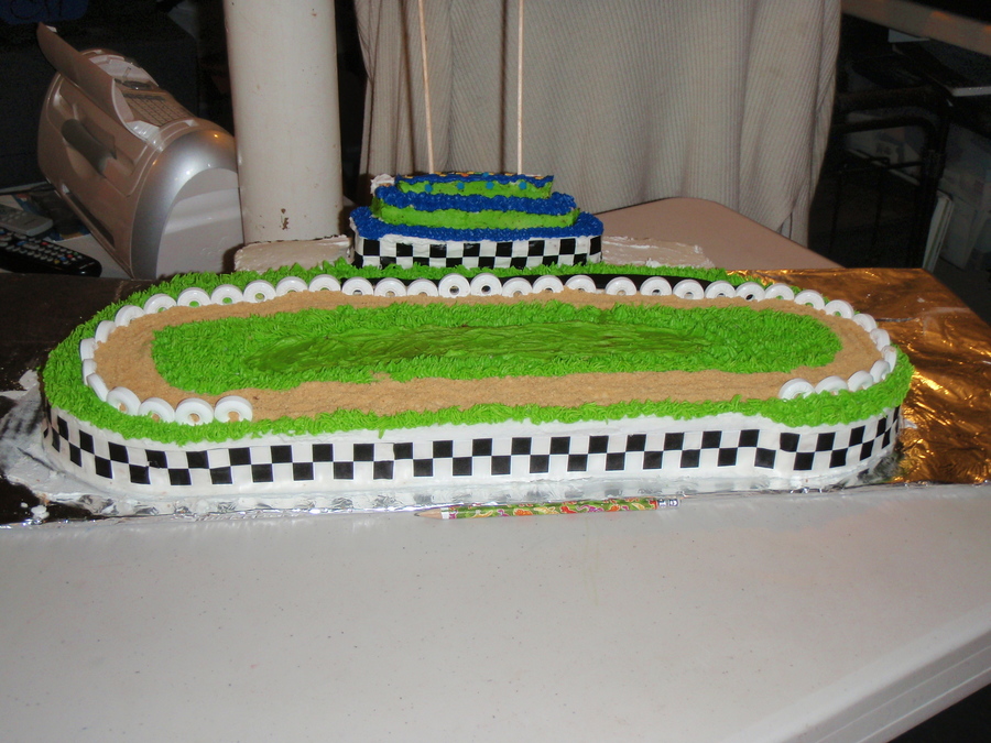 Race Track Cake - CakeCentral.com