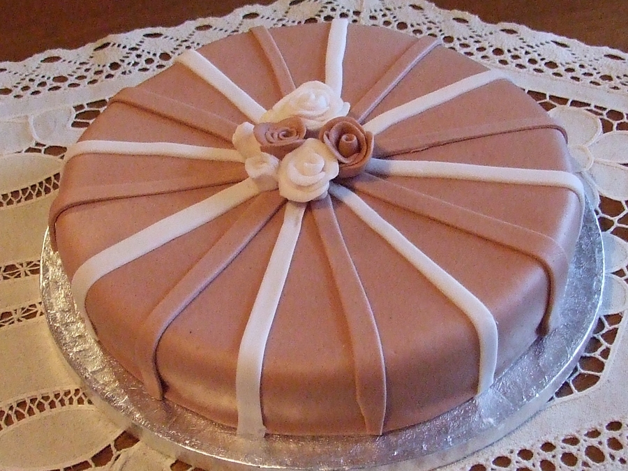 Stripes And Roses - CakeCentral.com