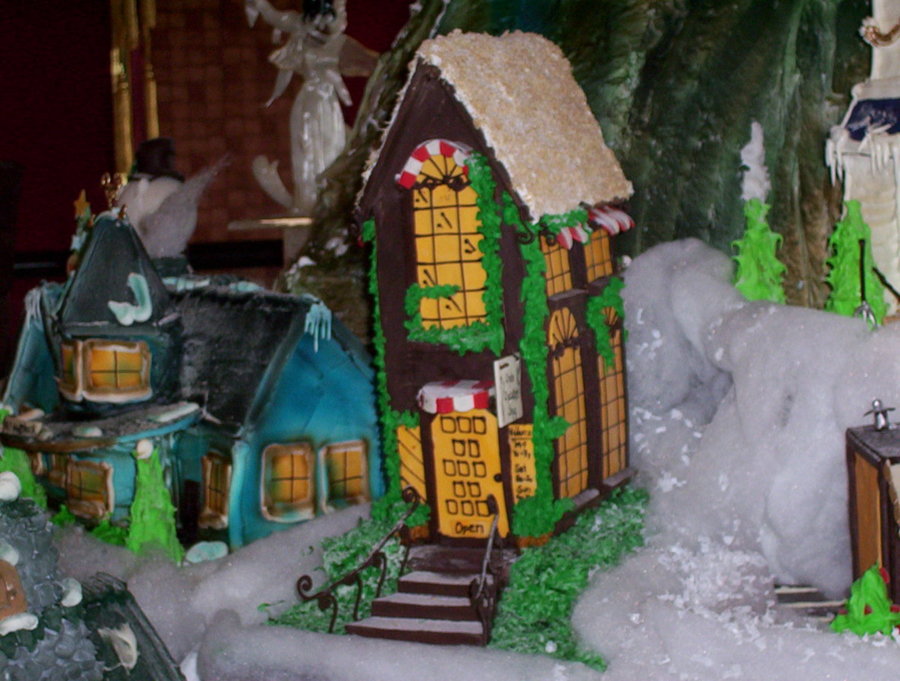 Gingerbread House Display - CakeCentral.com
