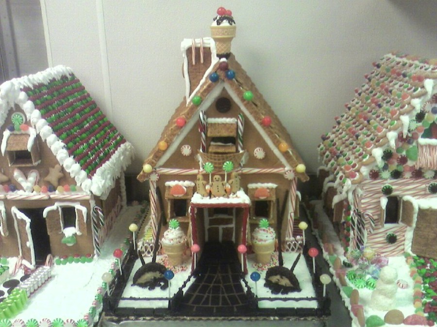 Gingerbread House Display - CakeCentral.com
