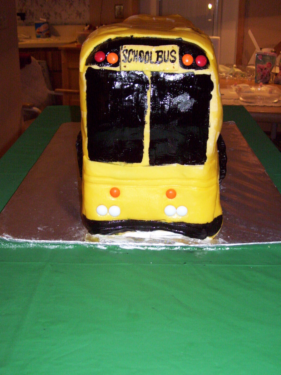 School Bus Birthday Cake - CakeCentral.com