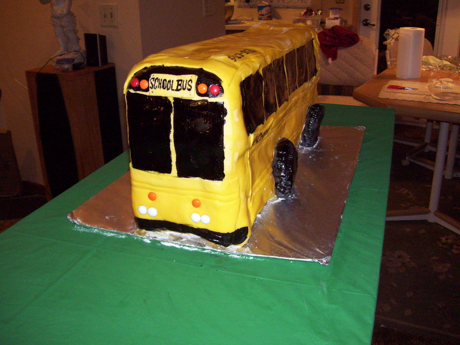 School Bus Birthday Cake - CakeCentral.com