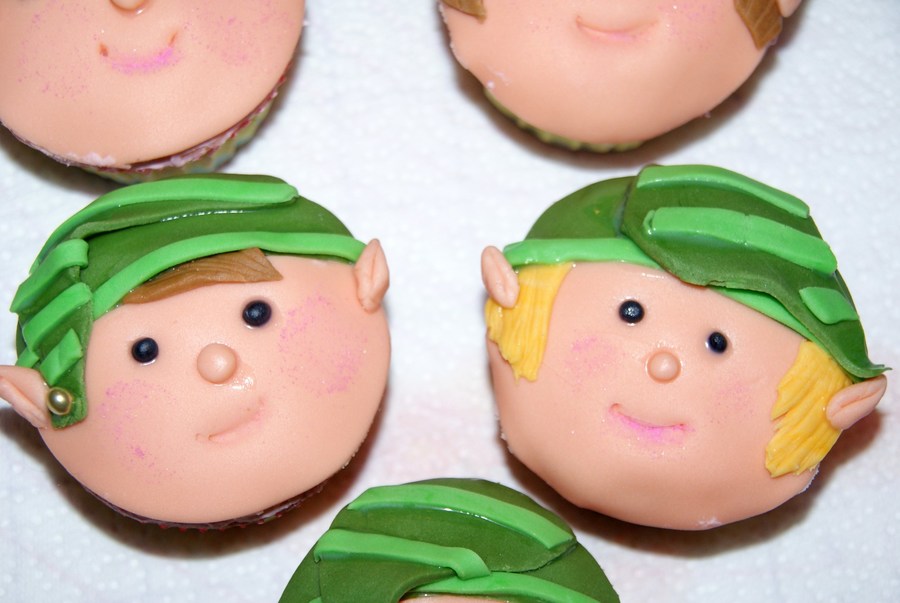 Christmas Elves - CakeCentral.com