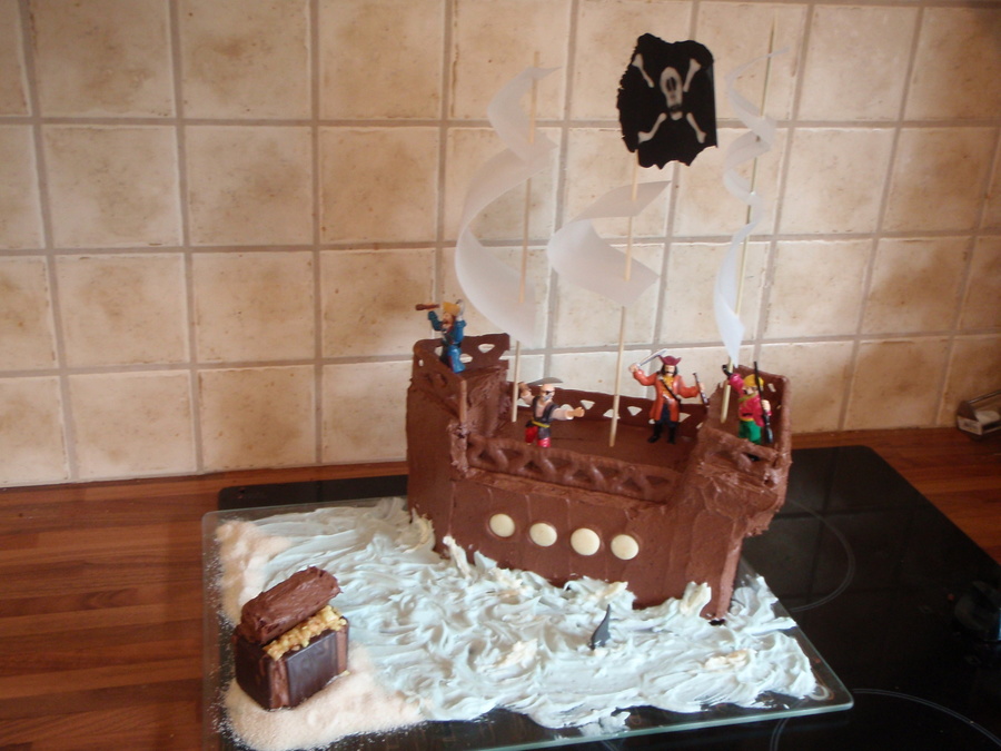 Pirate Ship Cake - CakeCentral.com