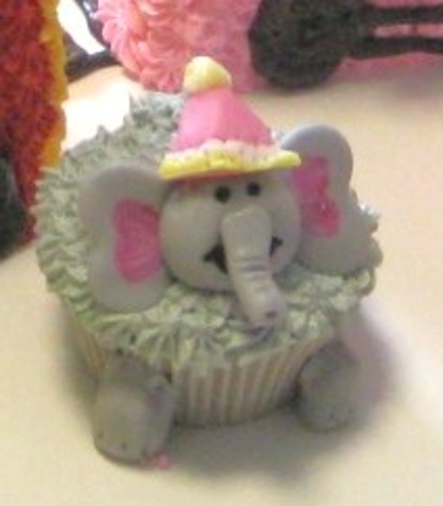 Elephant Cupcake - CakeCentral.com