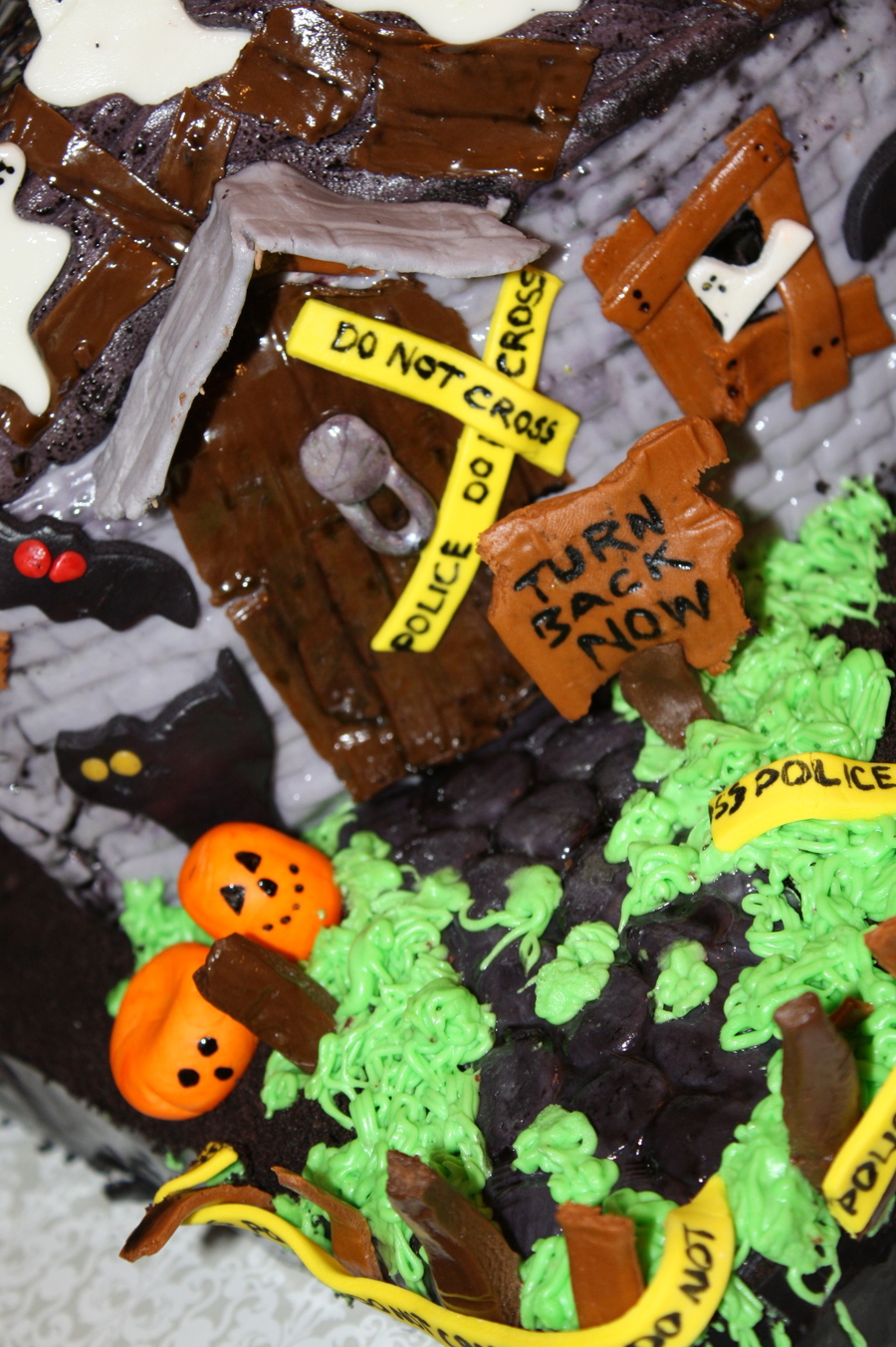 Spooky, Halloween, Haunted House, Graveyard, Bats, Cats, Ghosts, Pumpkins, Graves, Scary ...