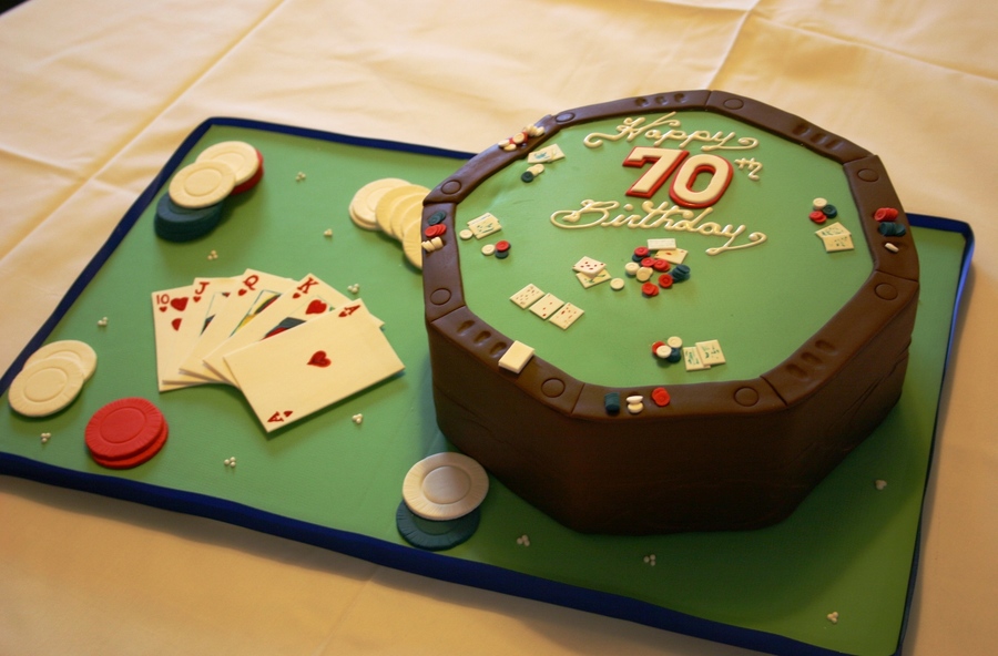 Poker Table And Cards - CakeCentral.com